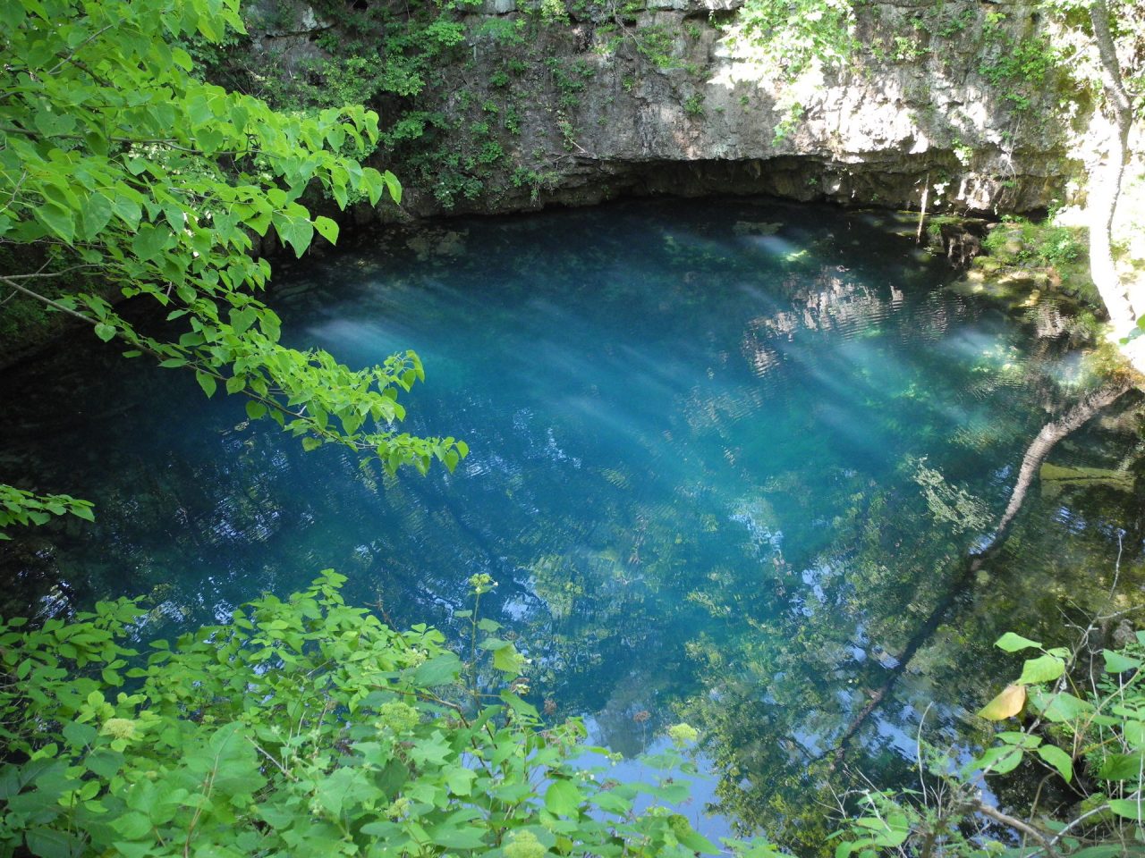 Caves | Eminence Chamber of Commerce